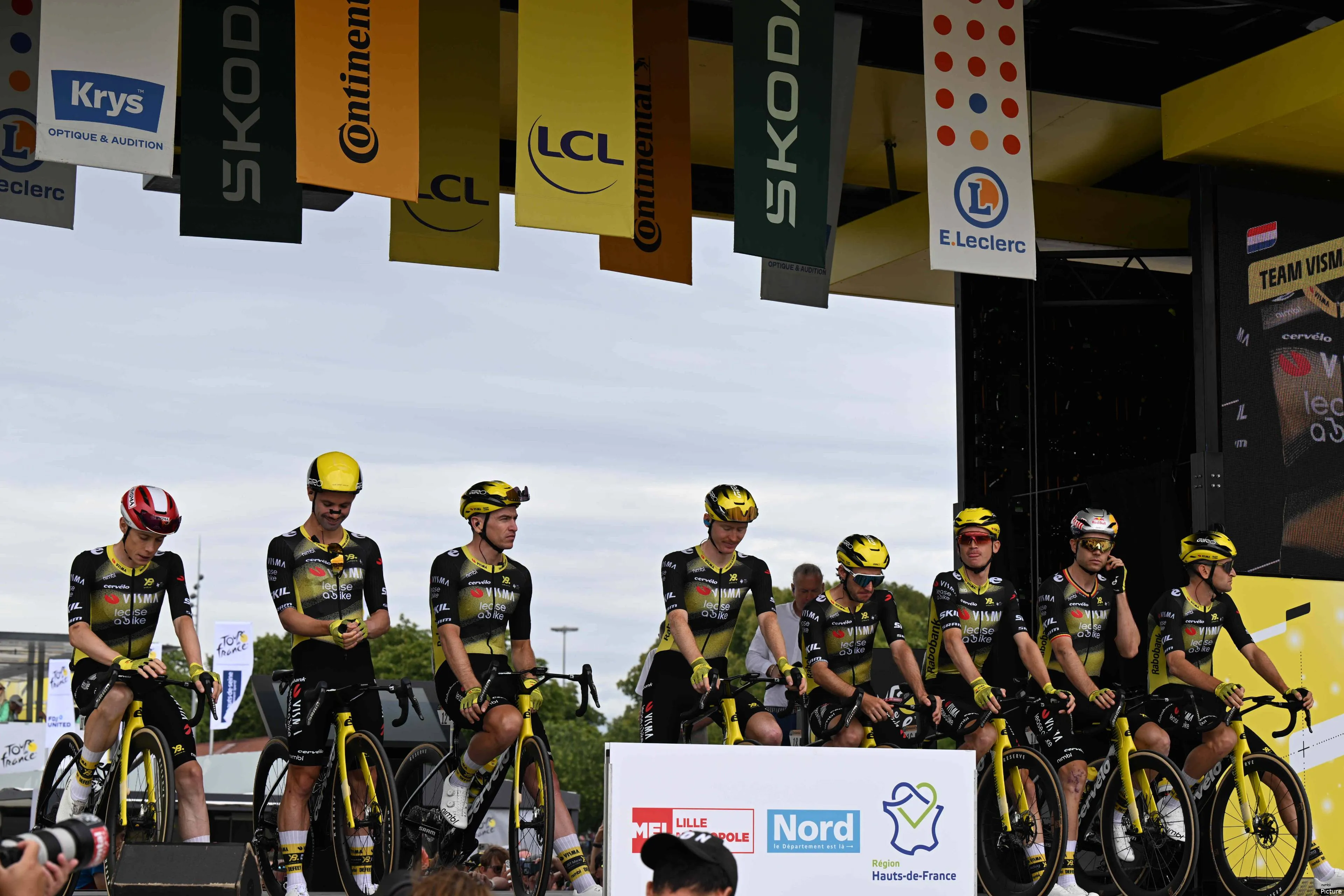 "They've taken a bit of a beating” – Sergeant explains strange day for Visma at the Tour de France